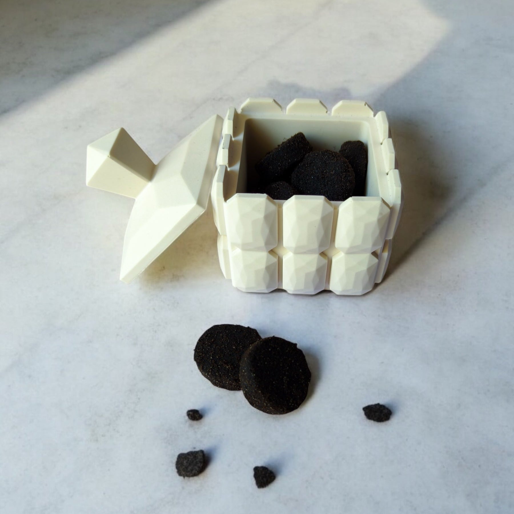 Helena Bakhoor – Exploding Senses